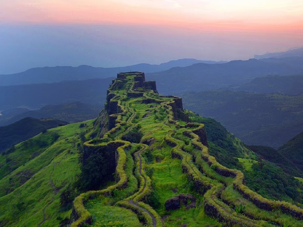 Torna Fort in Maharashtra: छत्रपती शिवाजी महाराजांनी जिंकलेला पहिला ...