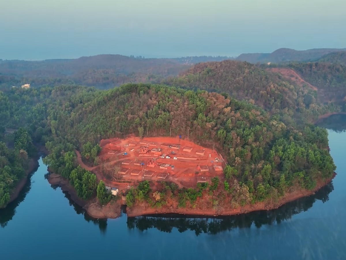 आपल्या कोकणात झालयं मुंज्या चित्रपटाचे शुटिंग; प्रत्यक्षात लोकेशन आहे ...