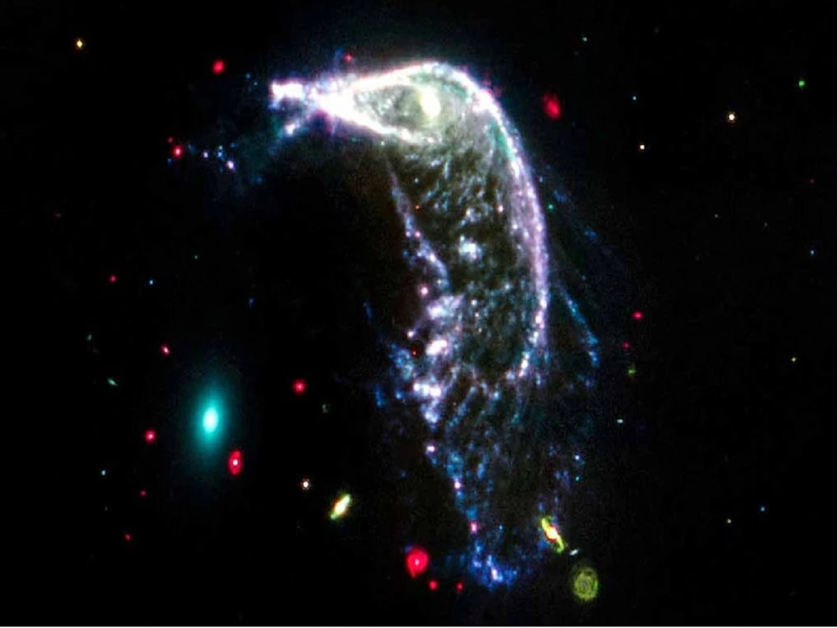 अंतराळात दिसला पेग्विंन; NASA जेम्स वेब स्पेस टेलिस्कोपने टिपले ...