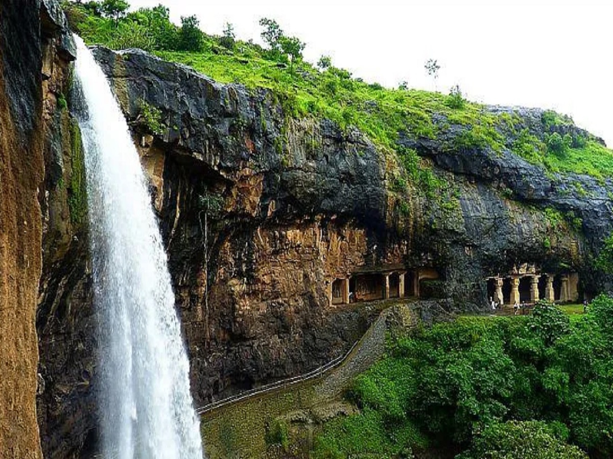 Waterfall in Maharashtra: जगप्रसिद्ध वेरूळ लेणीजवळील सीता न्हाणी धबधबा ...