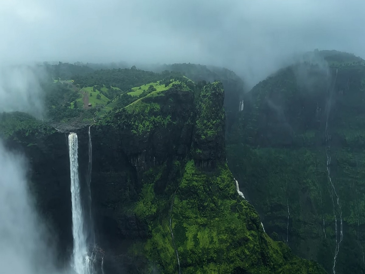 महाराष्ट्रातील Dark Forest! सूर्य प्रकाशही पोहचत नाही; पावसाळ्यात इथं ...