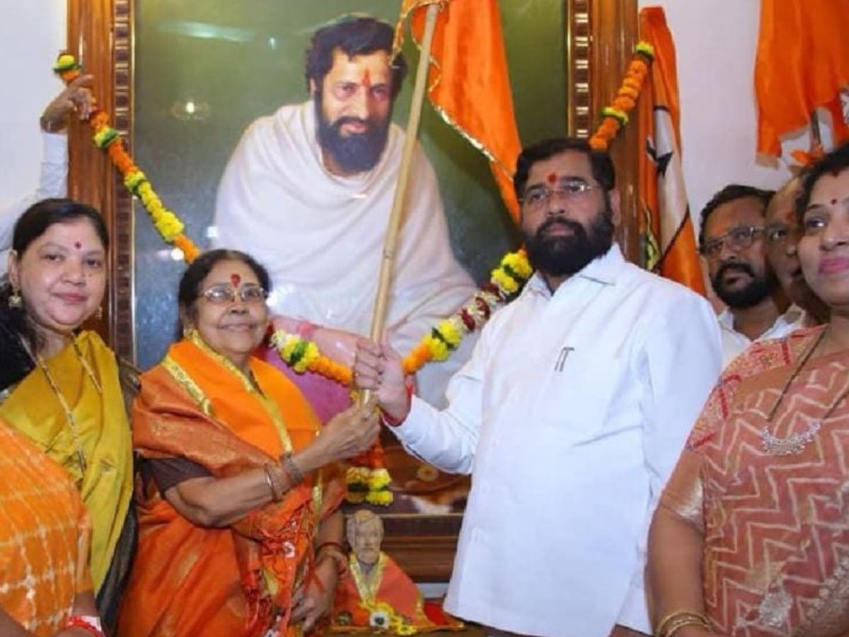 उध्दव ठाकरेंचा मेळावा सुरू असतानाच ठाकरे गटाला धक्का; आनंद दिघेंच्या ...