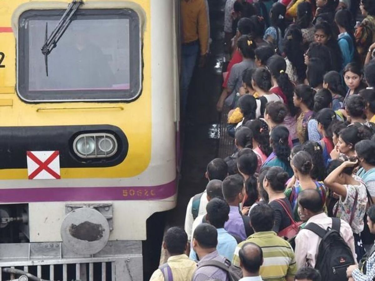 Good News! मुंबईकरांना दर अडीच मिनिटांनी मिळणार लोकल, चाकरमान्यांचा ...