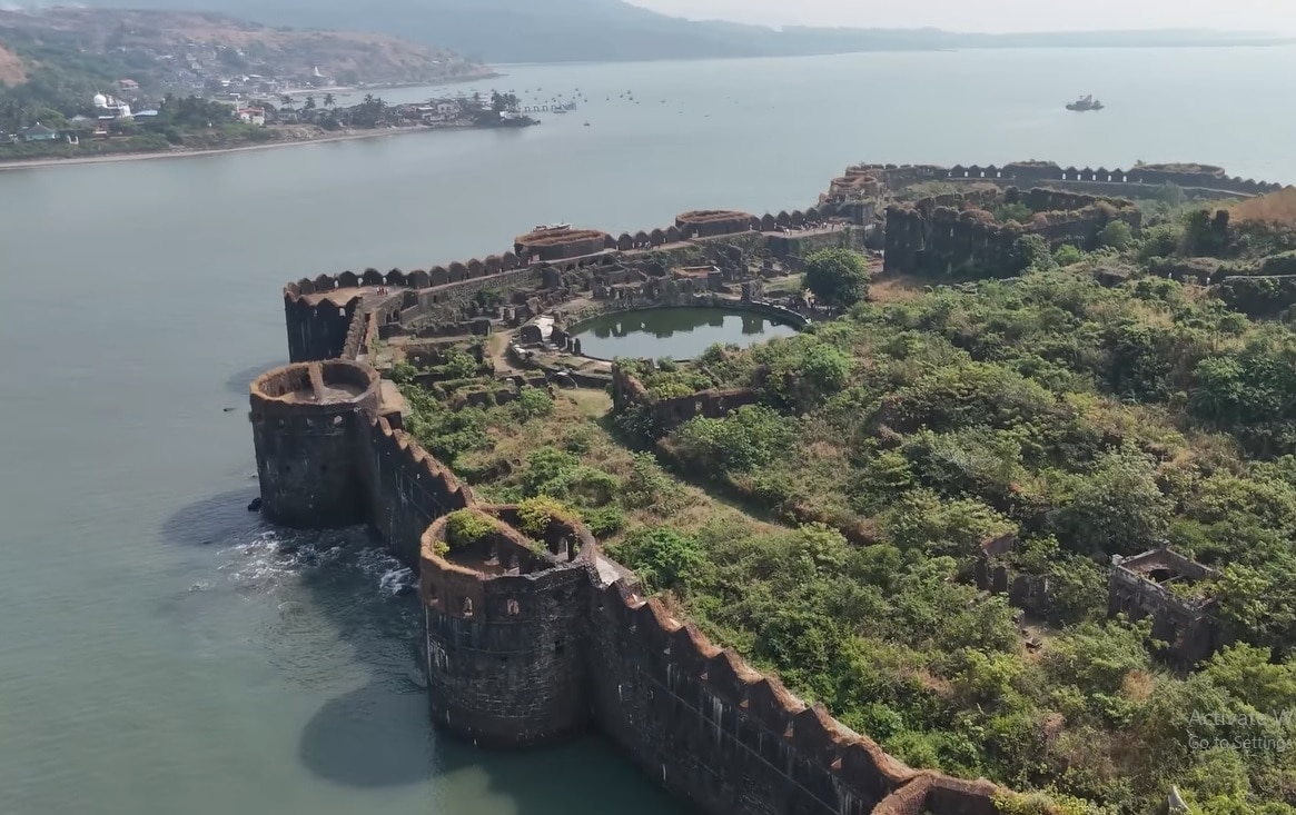 महाराष्ट्रातील 500 वर्ष जुना समुद्री किल्ल्यावरील रहस्यमयी तलाव ...
