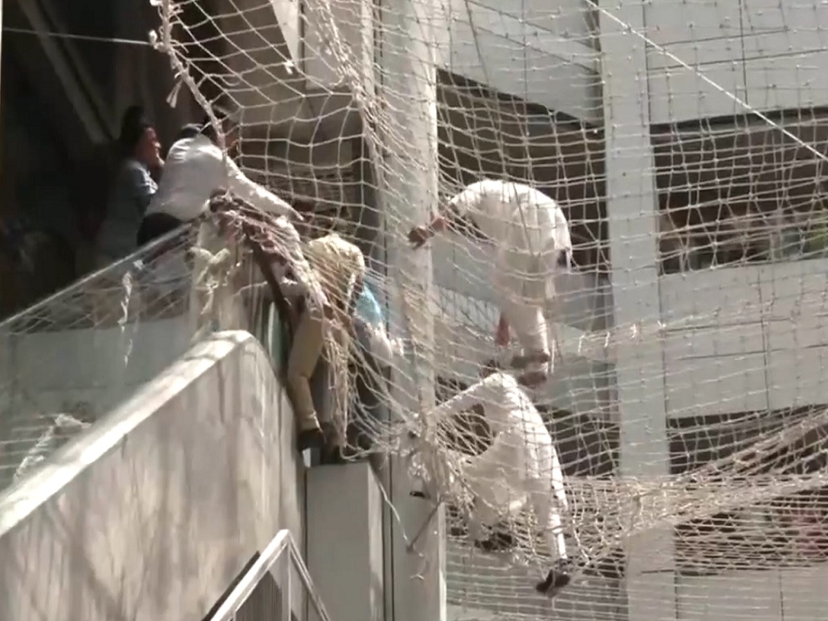 नरहरी झिरवाळ यांनी मंत्रालयातील जाळीवर मारली उडी | NCP Tribal Leader ...