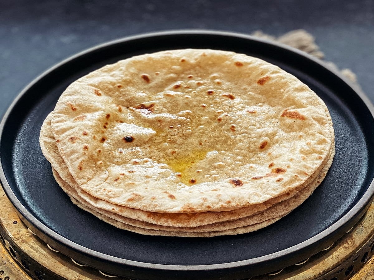 How many chapati you should eat in a day know the limits | एका दिवसात ...