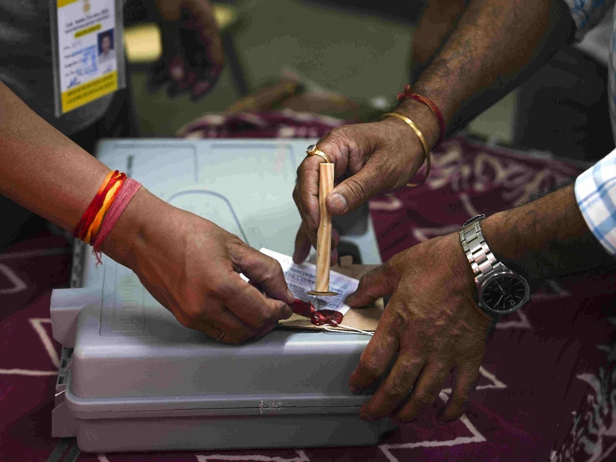 महाराष्ट्रात ऑन कॅमेरा मतदान सर्व रेकॉर्डिंग होणार निवडणूक आयोगाचा 0398
