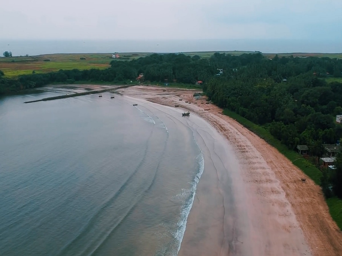 महाराष्ट्रातील 'या' गावात आहे चंद्रकोर आकाराचा सर्वात सुंदर छुपा समुद्र ...