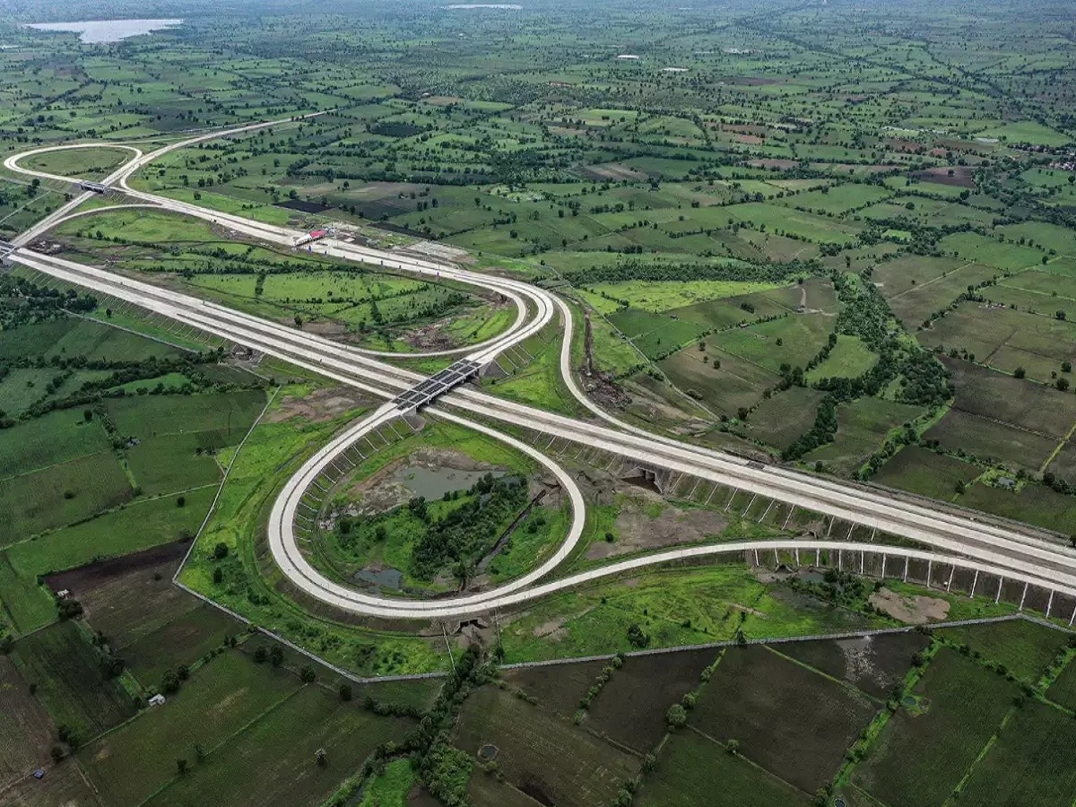 महाराष्ट्रातील सर्वात मोठ्या महामार्गावरुन ट्रेनपेक्षा सुपरफास्ट प्रवास ...