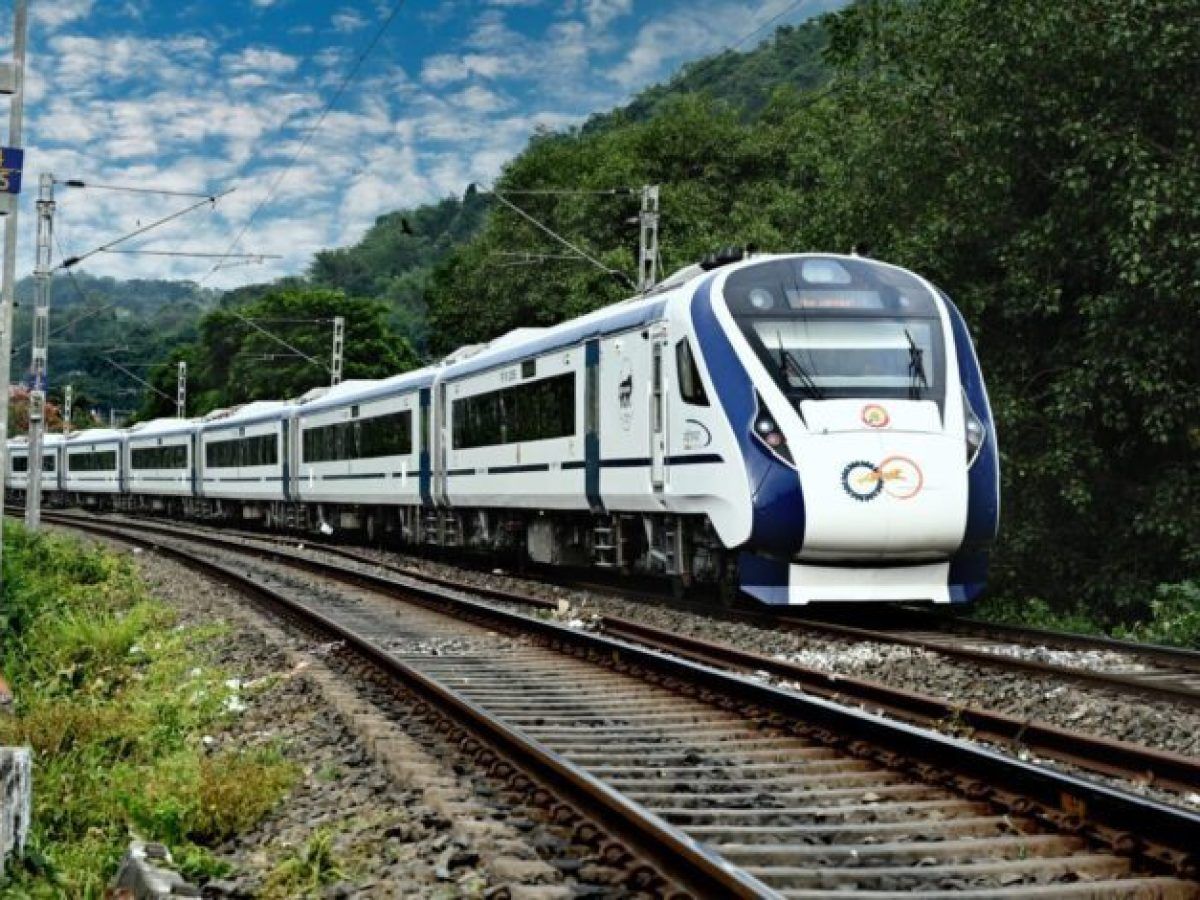 'वंदे भारत'च्या दरात 'बुलेट' प्रवास! हायस्पीड एक्सप्रेसच्या विलंबानंतर रेल्वे मोठ्या निर्णयाच्या ...