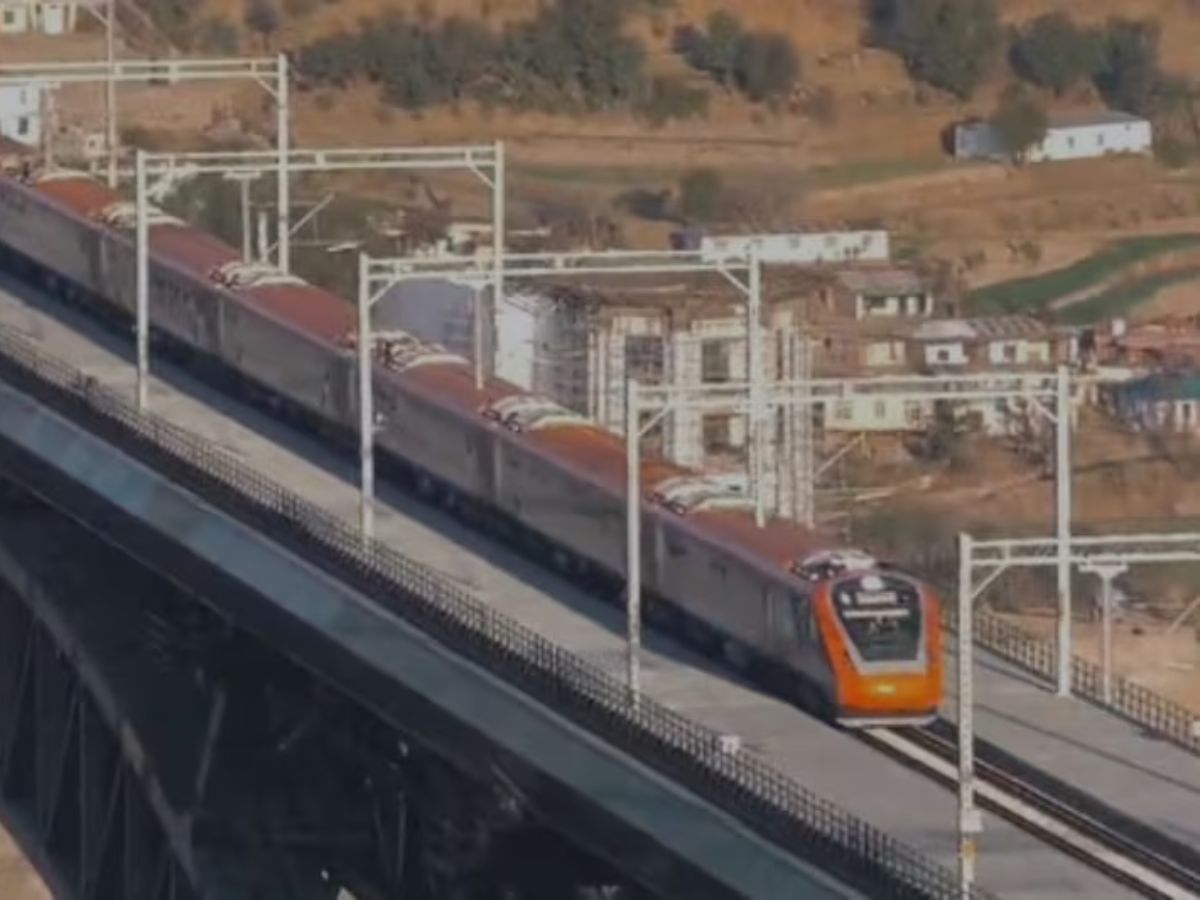 -30 डिग्रीतही 160 Kmph वेग, जगातील सर्वात उंच पुलावरुन धावली वंदे भारत ...