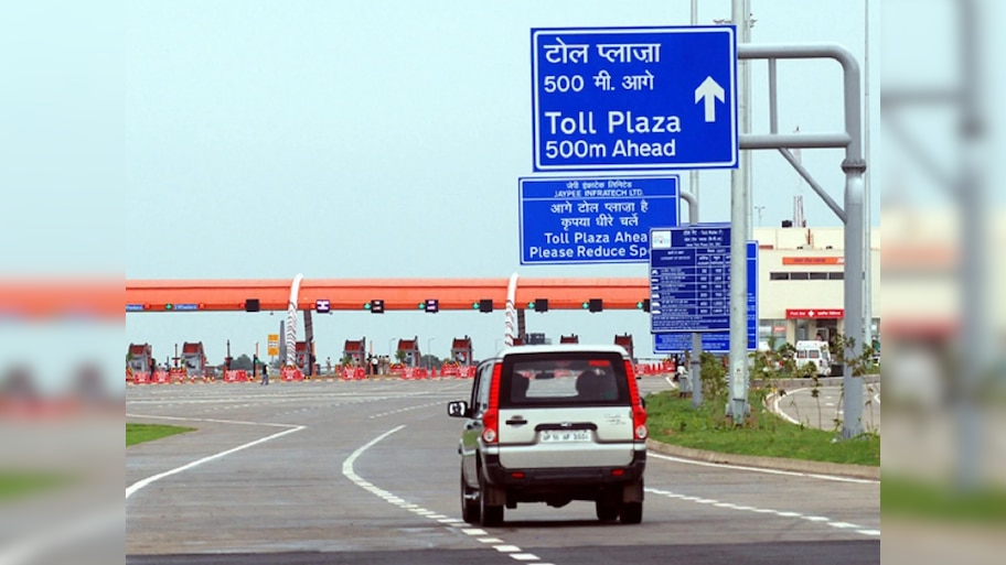 लाईफ टाईम टोल पास! एकदाच 30000 भरा आणि आयुष्यभर भारतात कुठेही टोल न ...