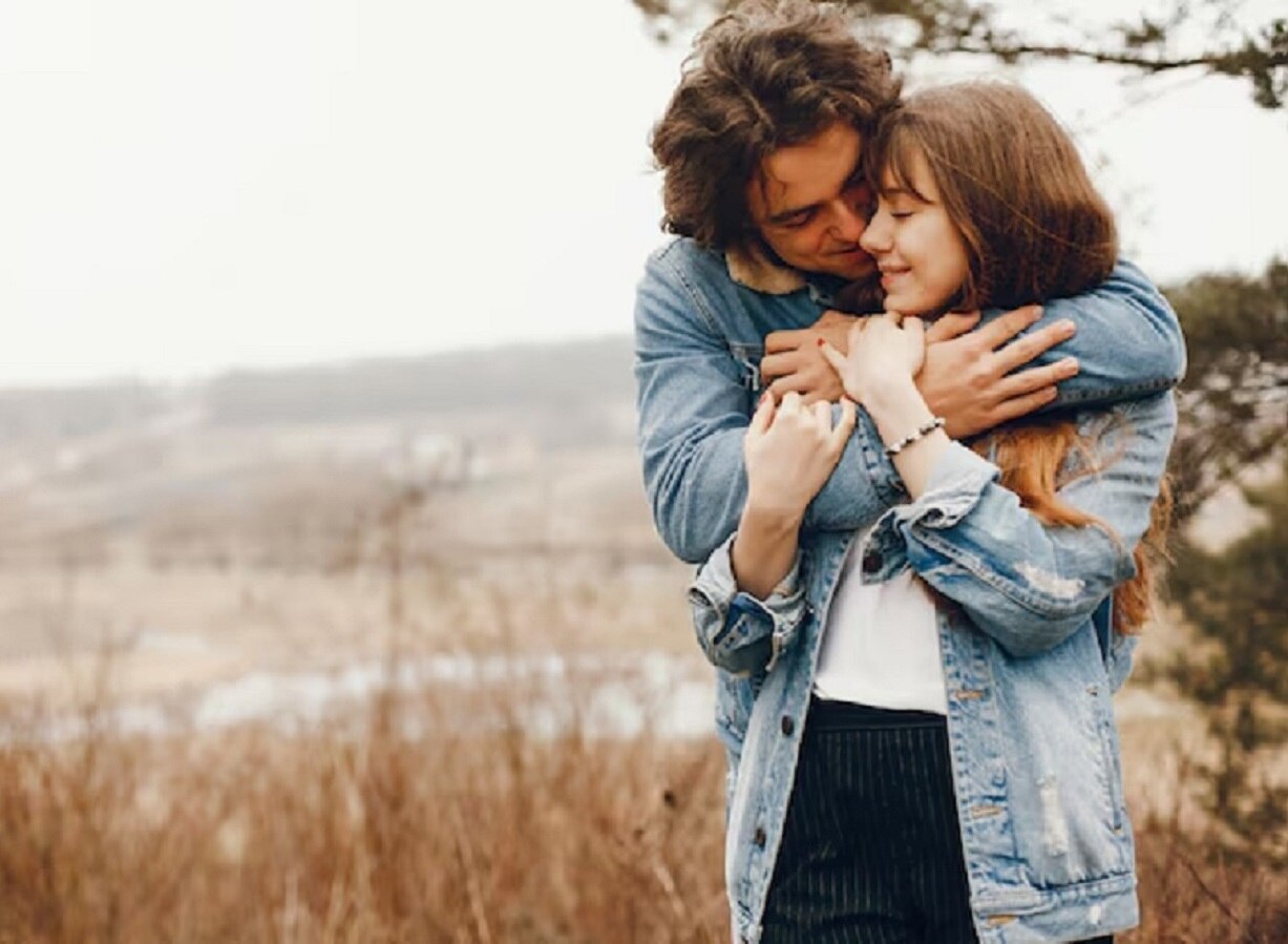 Hug Day 2025: मिठी मारण्याचे आहेत जबरदस्त फायदे, मानसिक आरोग्यावरही पडतो प्रभाव | Hug Day 2025 ...