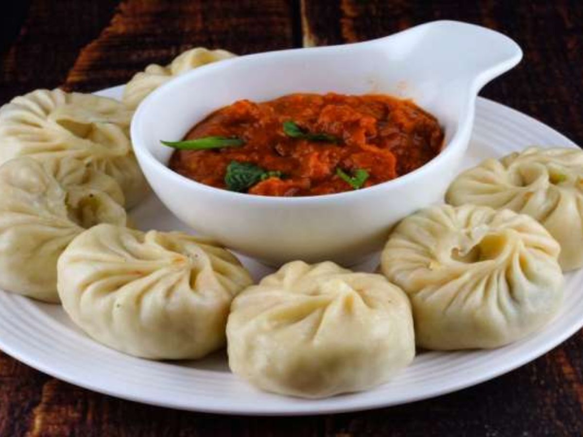 मोमोज खायला आवडतात? पण माहितीये का त्याला Momos नाव कसं पडलं? जाणून ...