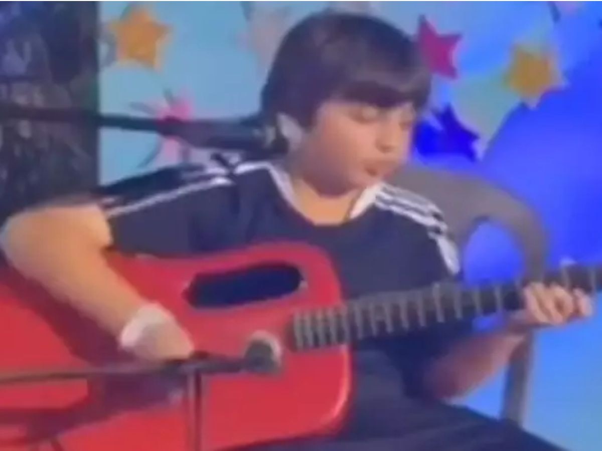 शाहरुखचा मुलगा अबरामनं गिटार वाजवत गायलं Die With A Smile गाणं; VIDEO पाहून नेटकऱ्यांनी केलं ...