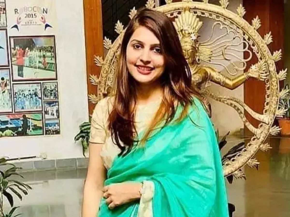 Success Story IAS Ankita Choudhary Upsc inspirational Marathi News|यूपीएएससी देताना आईचं निधन पण ...