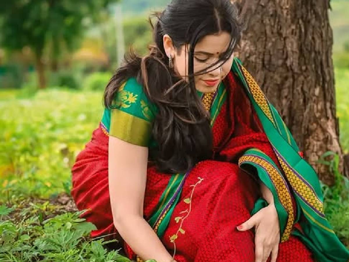Aai kuthe kay karte fame Actress Ashwini Mahangade doing work in farm ...