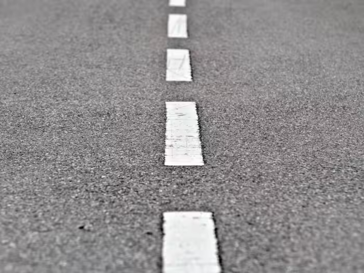 Why are there white and yellow lines on the road? Know their full ...