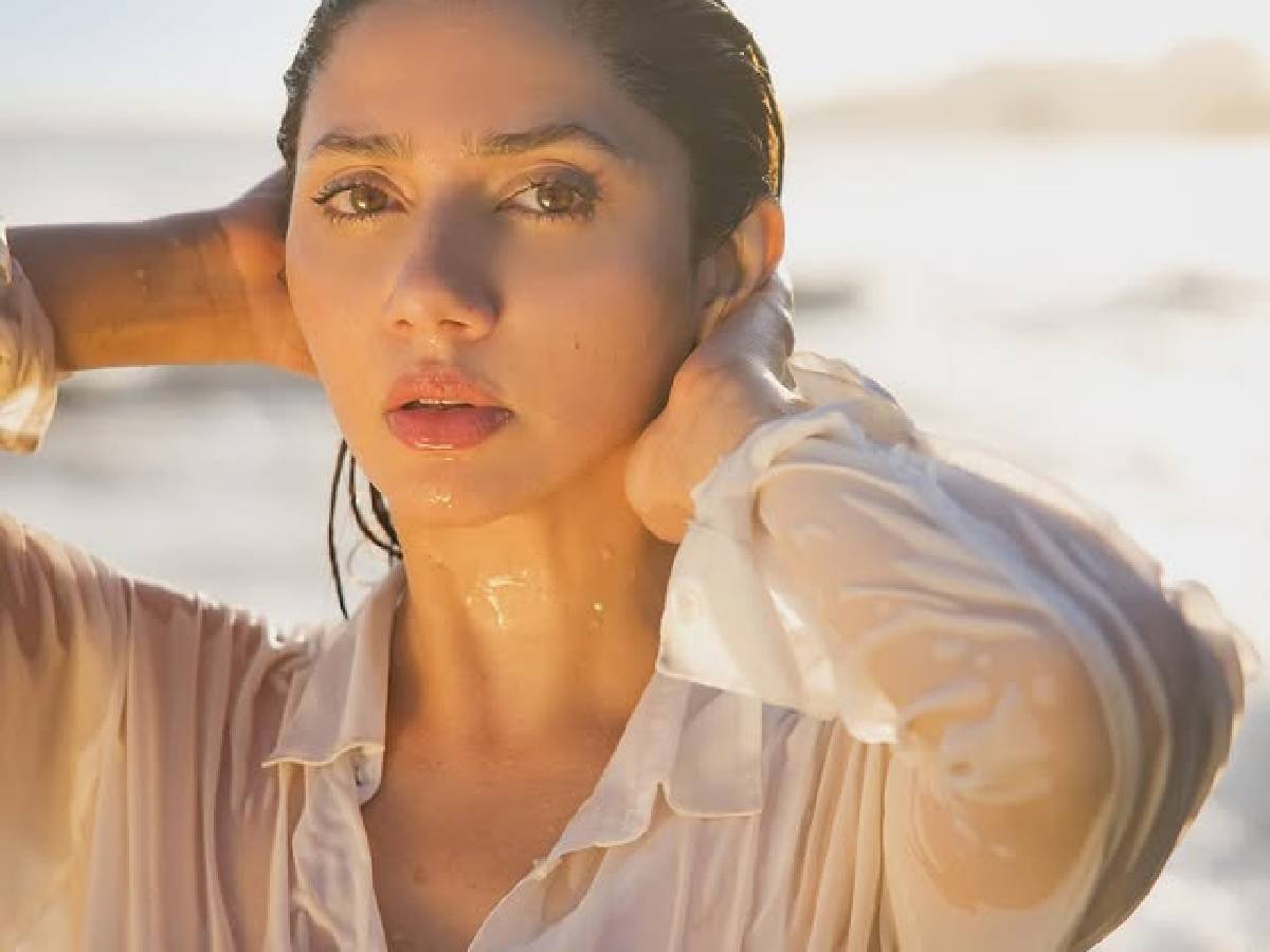 What is the total wealth of Pakistani actress Mahira Khan | आलिशान कारचं कलेक्शन, 60 कोटींची ...