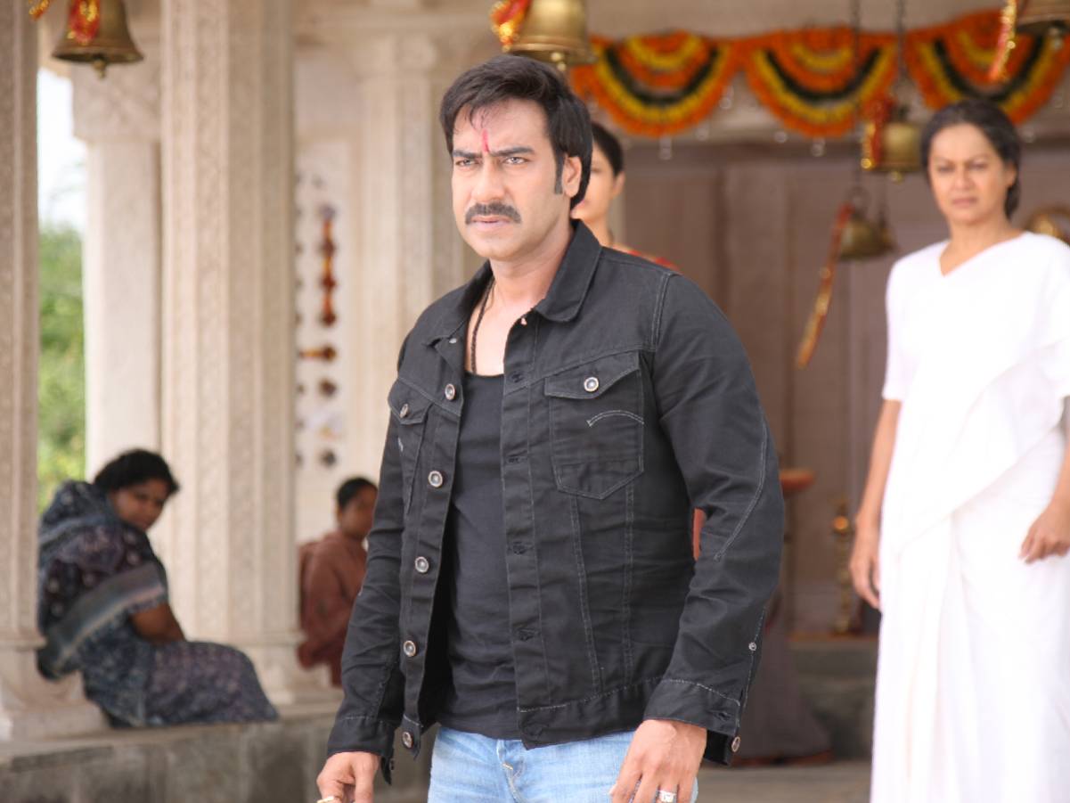 Ajay Devgn biggest flop movie Himmatwala imdb rating 1.8 | 2013 चा सर्वात फ्लॉप चित्रपट ...
