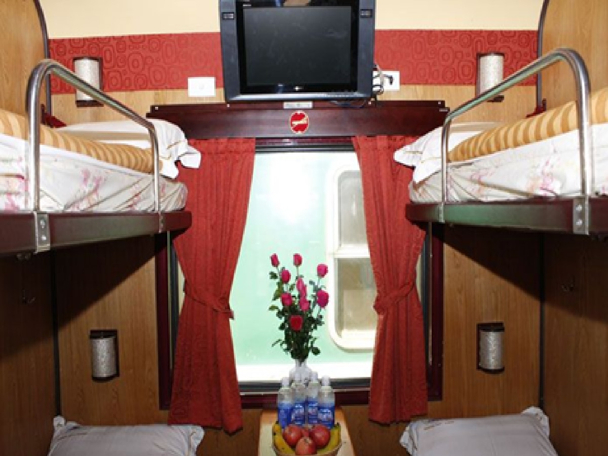 Indian Railways : ट्रेनच्या 1st AC, 2nd AC आणि 3rd AC कोचमध्ये काय फरक ...