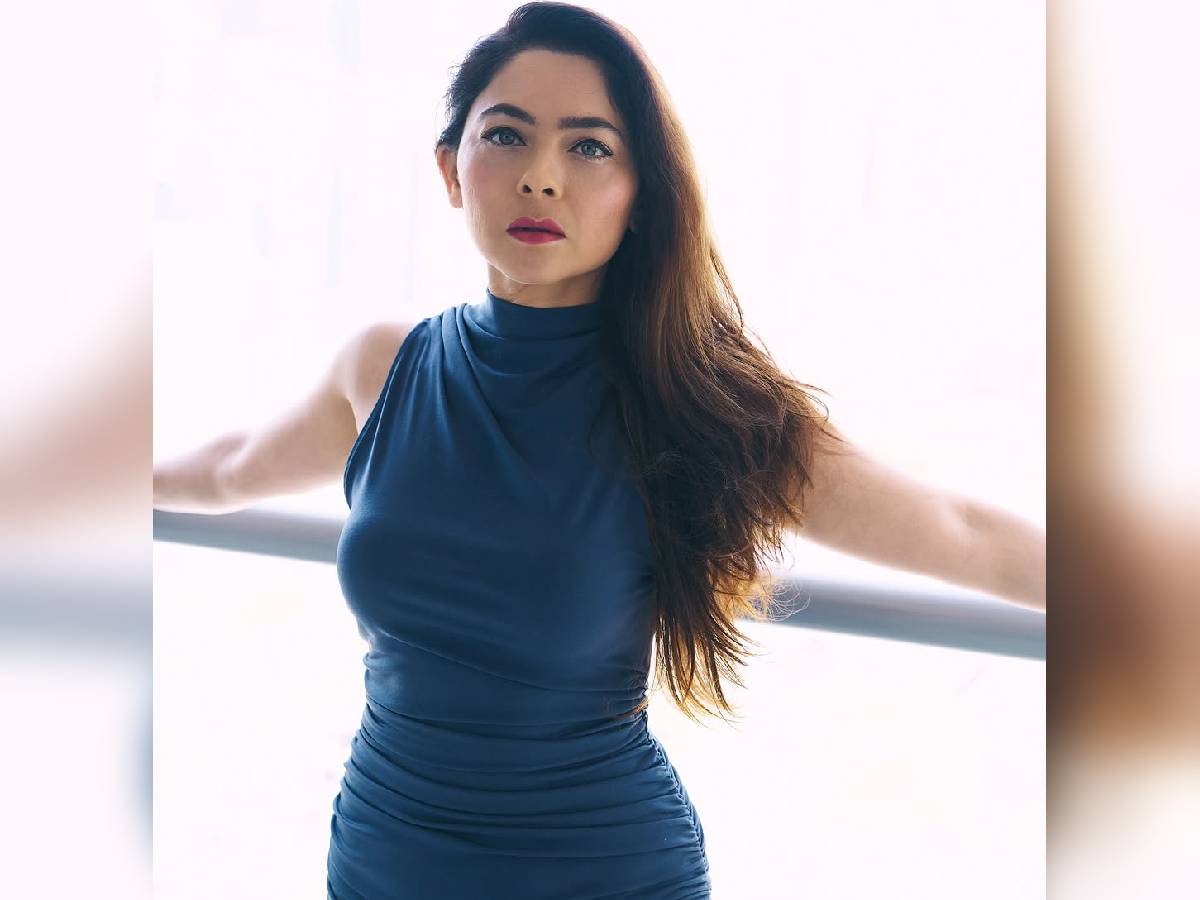 Marathi actress Sonalee Kulkarni photoshoot in a blue bodycon dress ...