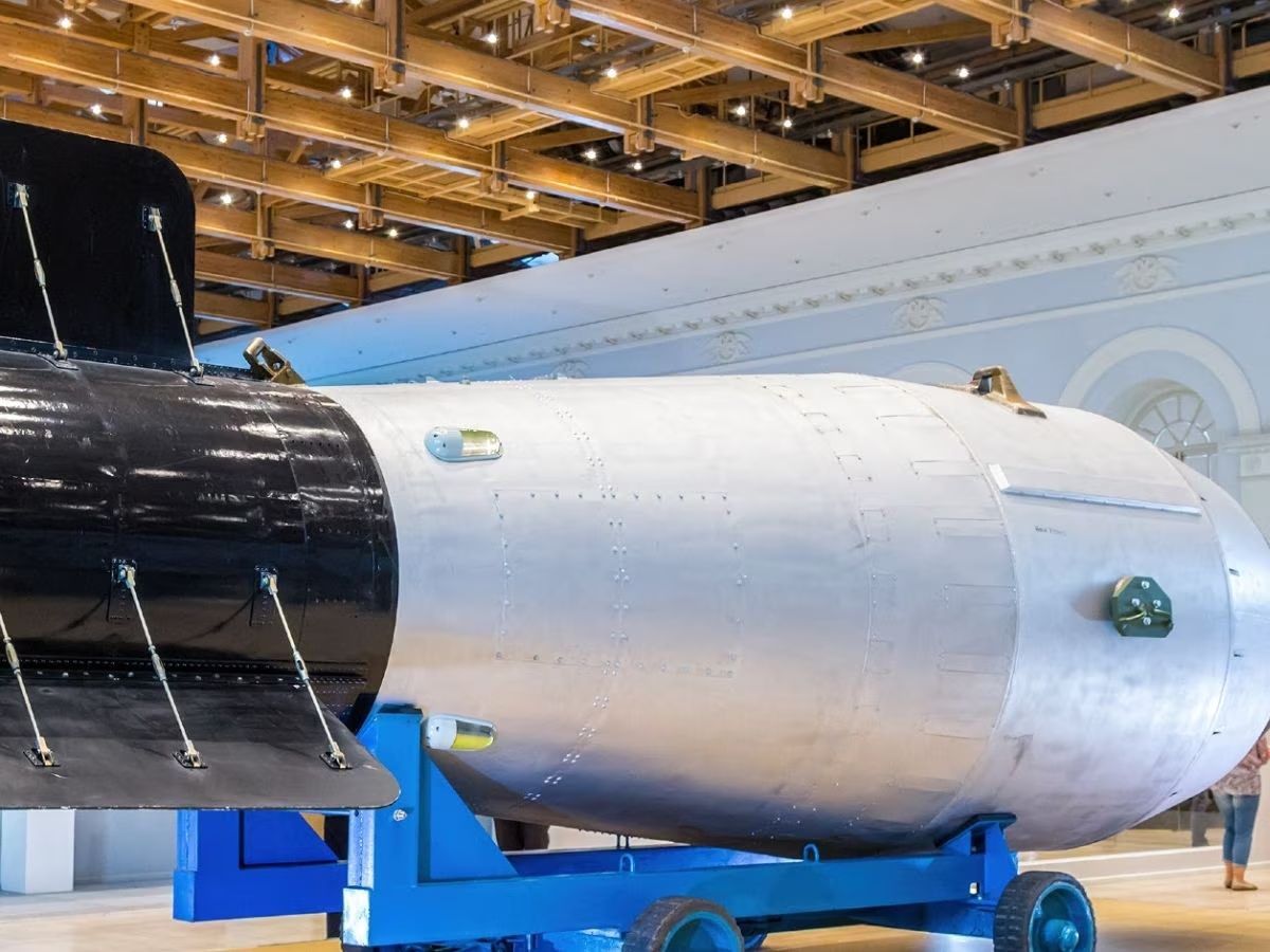 Atom Bob vs Hydrogen Bomb How Thermounclear bomb nuclear weapons cost ...