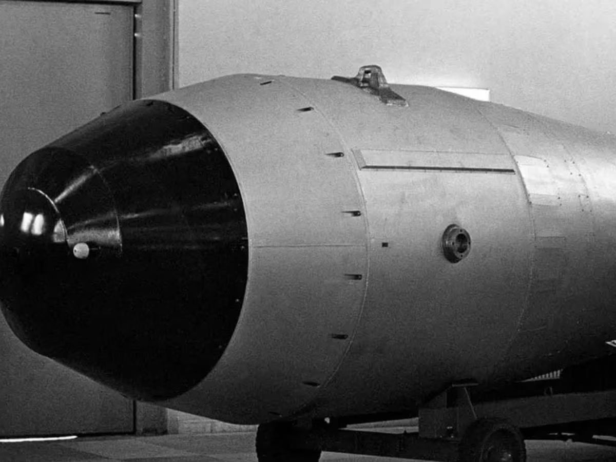 Atom Bob vs Hydrogen Bomb How Thermounclear bomb nuclear weapons cost ...