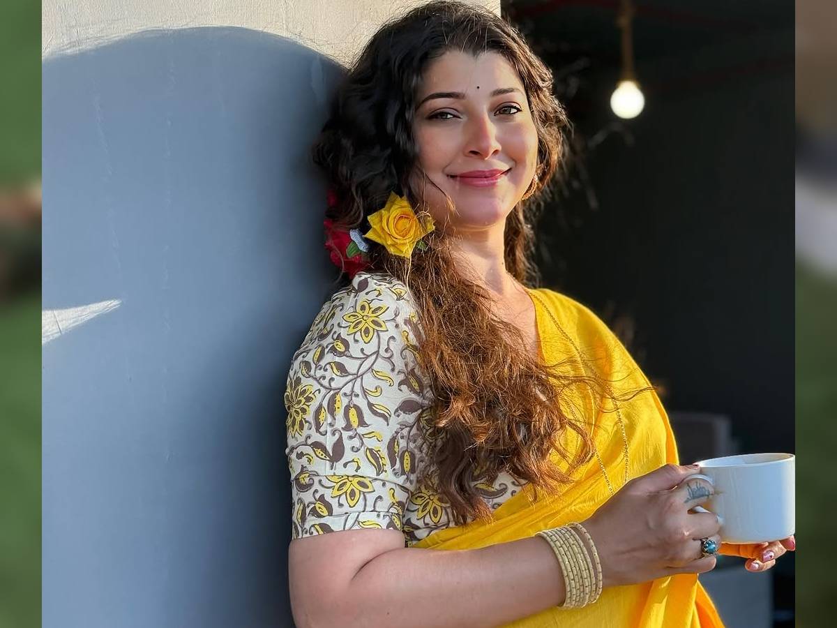 Marathi Actress Tejaswini Pandit Hot Photoshoot in saree See Photos ...