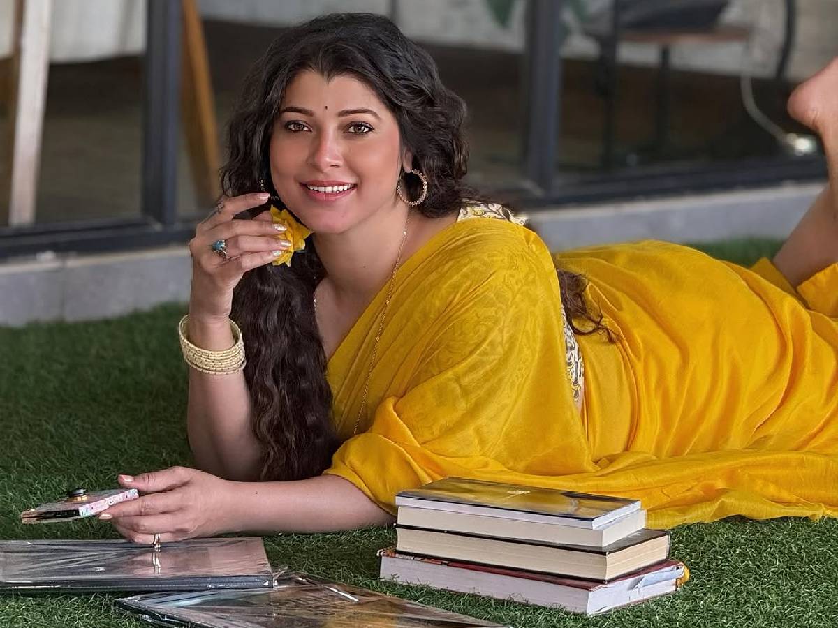 Marathi Actress Tejaswini Pandit Hot Photoshoot in saree See Photos ...