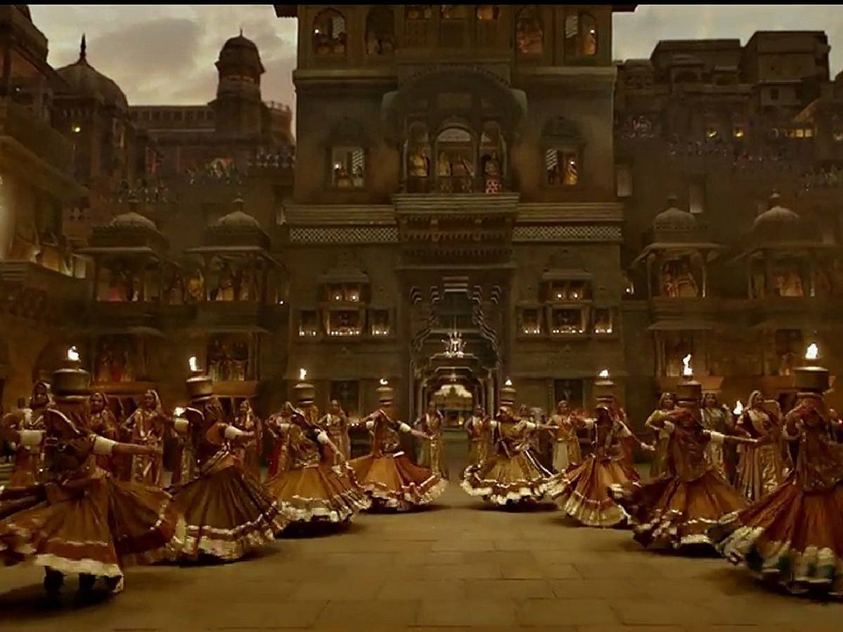 7 Years Old Bollywood Superhit Song Padmaavat Ghoomar | 7 वर्षे जुनं ...