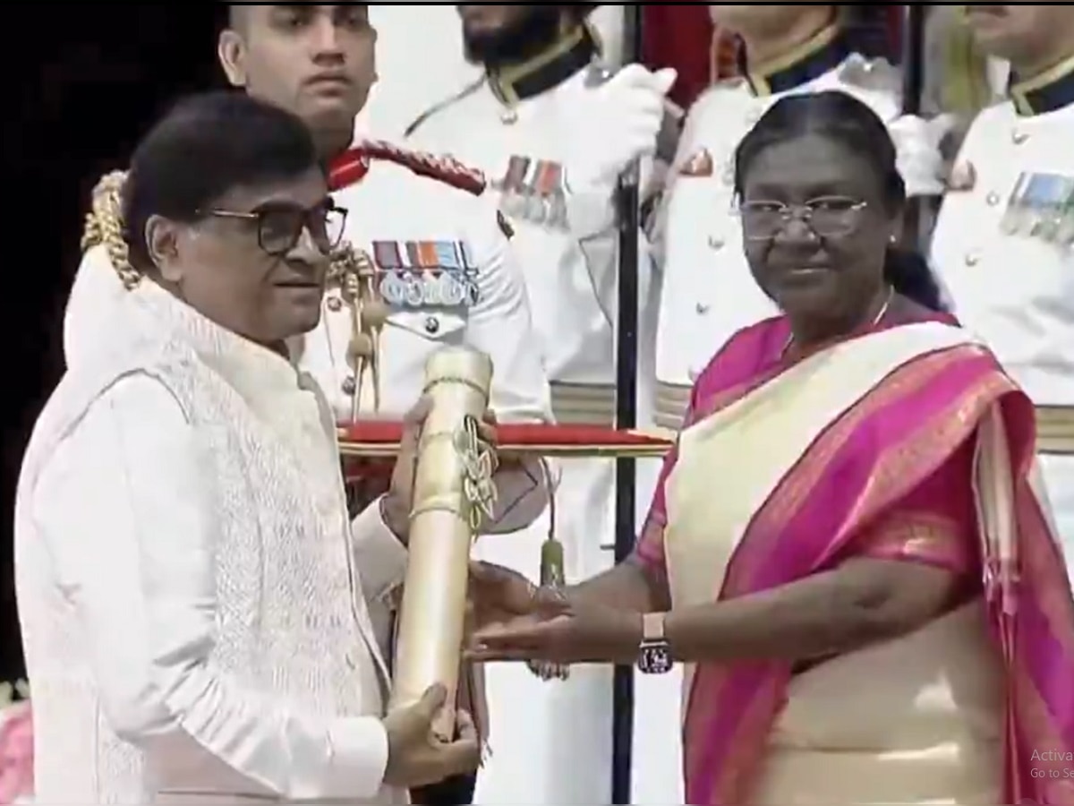 Ashok Saraf honoured with Padma Shri from the hands of President Droupadi Murmu ...