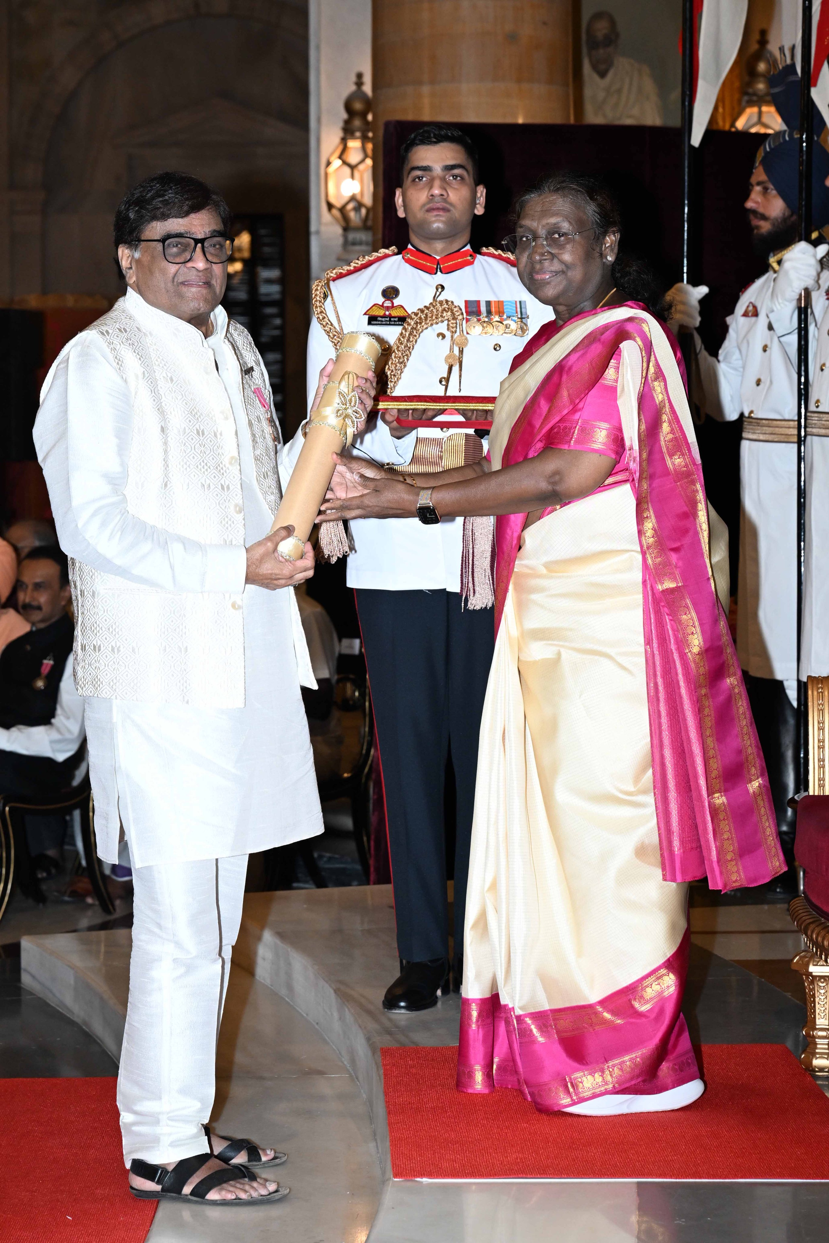 Veteran actor Ashok Saraf has been honored with the prestigious Padma Shri At Rashtrapati Bhavan ...
