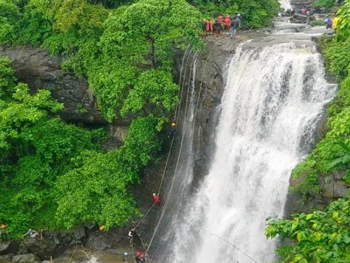 visit these 5 waterfalls near pune during monsoons see photos | सुट्टी ...