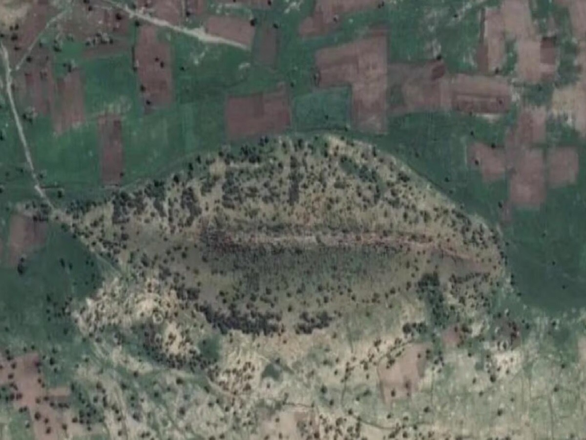 Landlocked Lips On Earth A mysterious figure spotted from space on the ...
