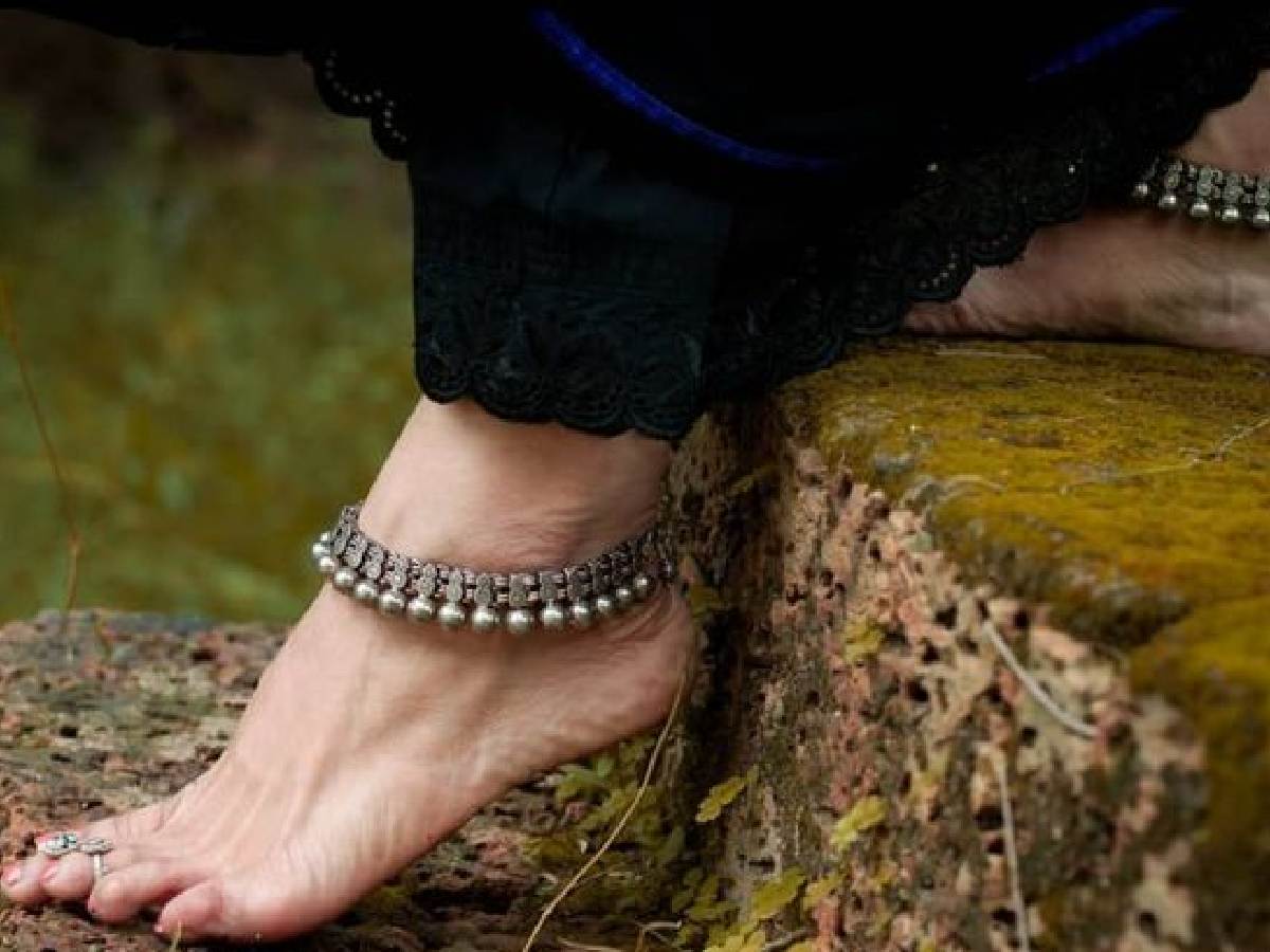 samudrik shastra for female foot shape reveals good luck and ...