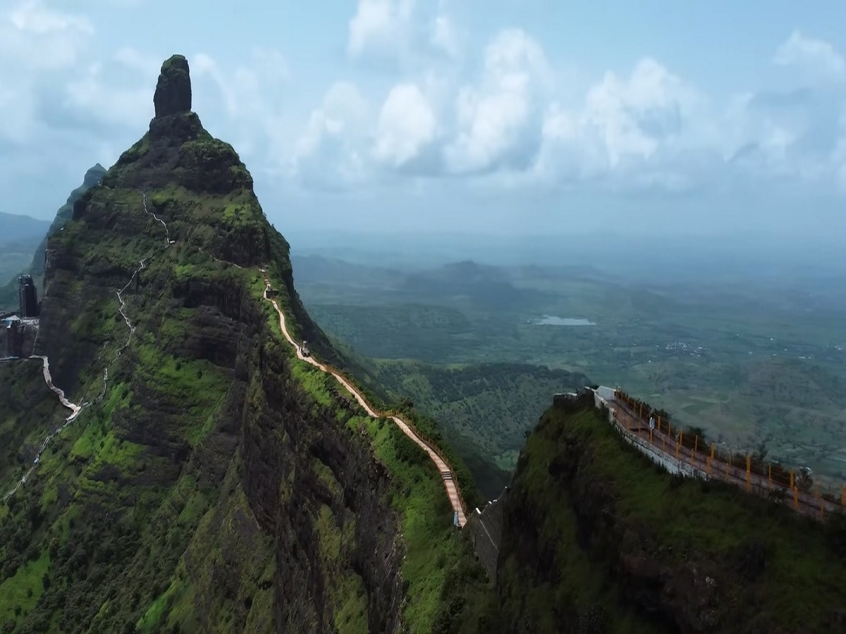 Nashik Mangi Tungi GREAT WALL in Maharashtra Mangi Tungi wall is ...