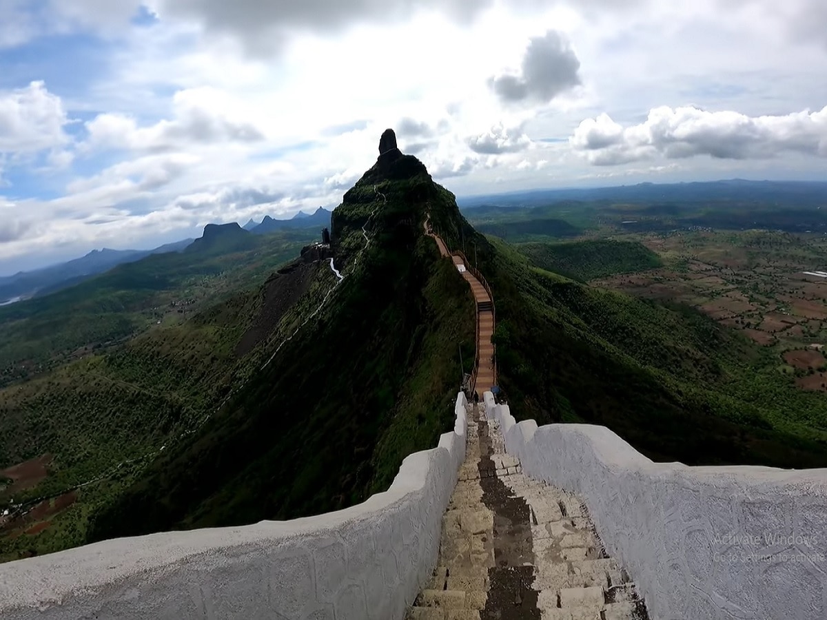 Nashik Mangi Tungi GREAT WALL in Maharashtra Mangi Tungi wall is ...