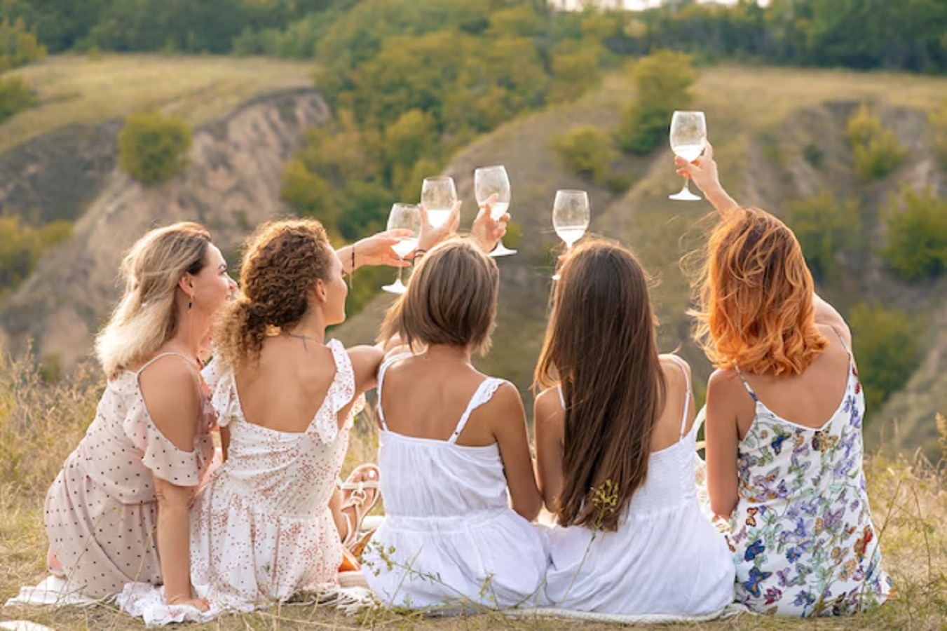 Girls of this village of Brazil are unmarried reason will suprise you | शेकडो अविवाहित तरुणींनी ...