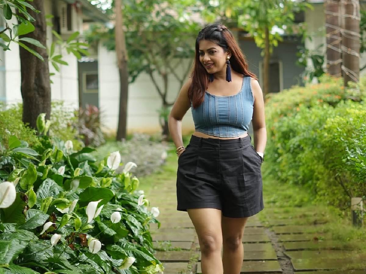 marathi actress dhanashri kadgaonkar nature photoshoot see photo ...