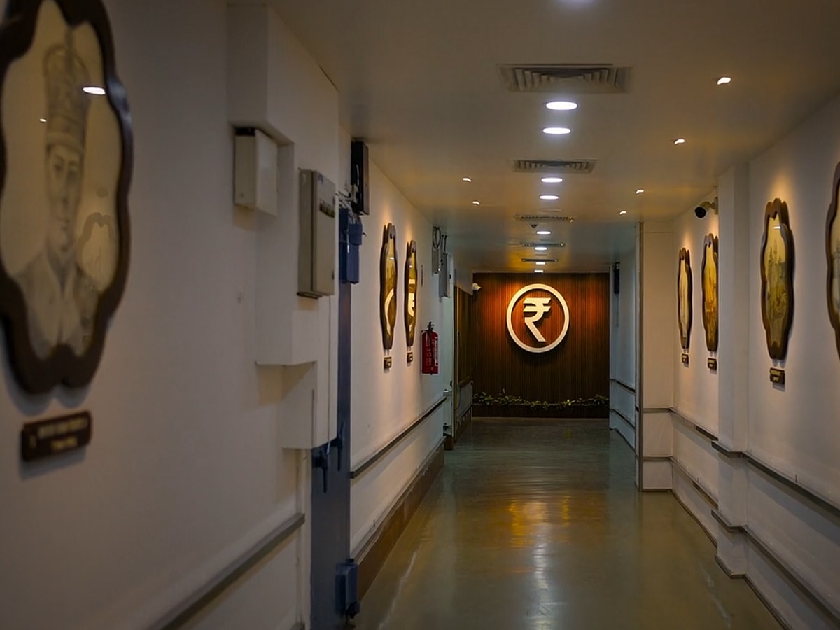 RBI Unlocked Beyond The Rupee 870 tons of gold 13000 crore cash inside ...