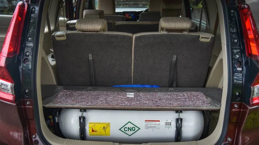 Maruti Suzuki Ertiga becomes best selling CNG car wagonr desire | 26KM मायलेज असणाऱ्या 'या' CNG ...