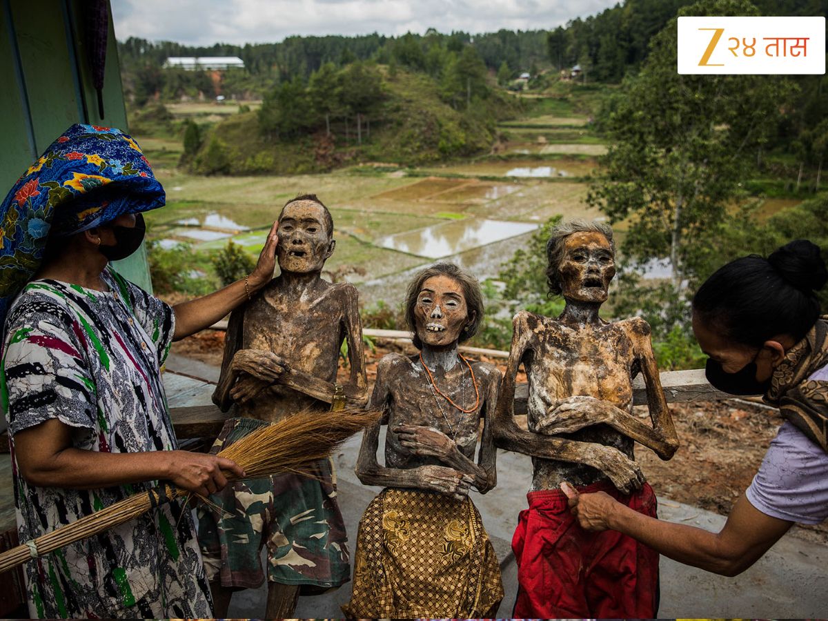 Toraja Tribe Indonesia Weird Funeral Rituals they stay with dead bodies ...