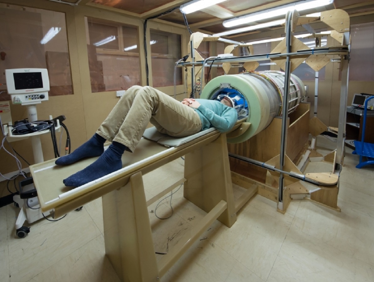 A man got stuck in machine while doing MRI as he was wearing large ...