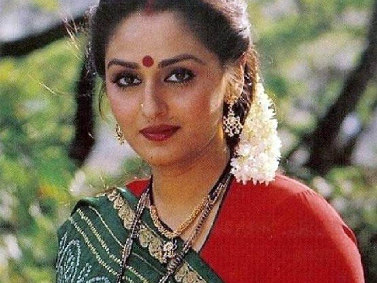 these top bollywood actress romance with real life father and son pair ...