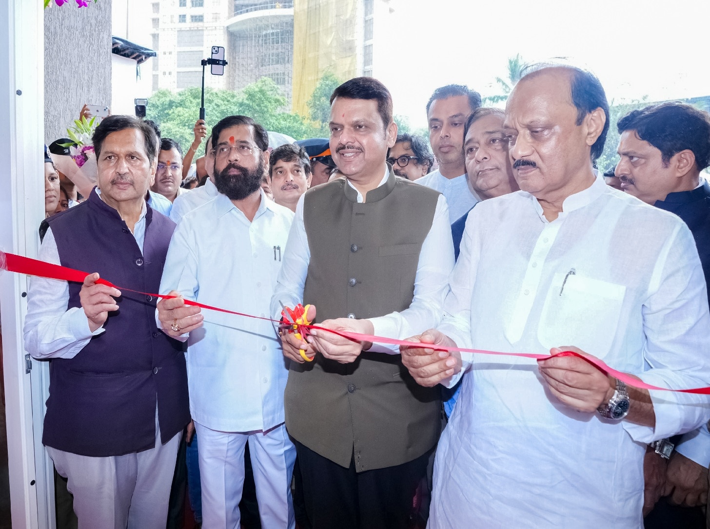 Worli BDD Chawl Redevelopment Project Keys handover 500 sq ft 1bhk big ...