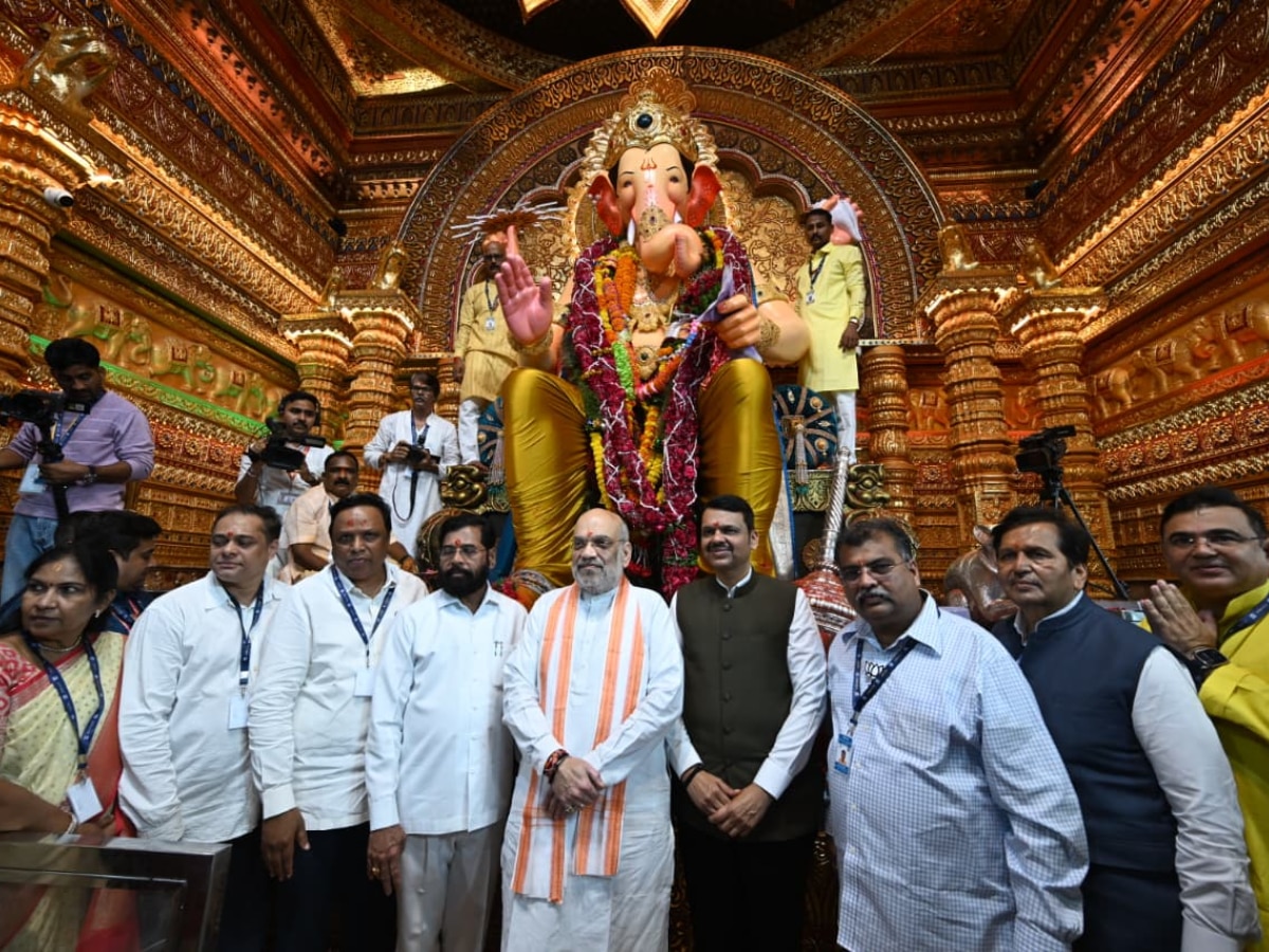Amit Shah visits Lalbaugcha Raja, with his grandson and family see ...