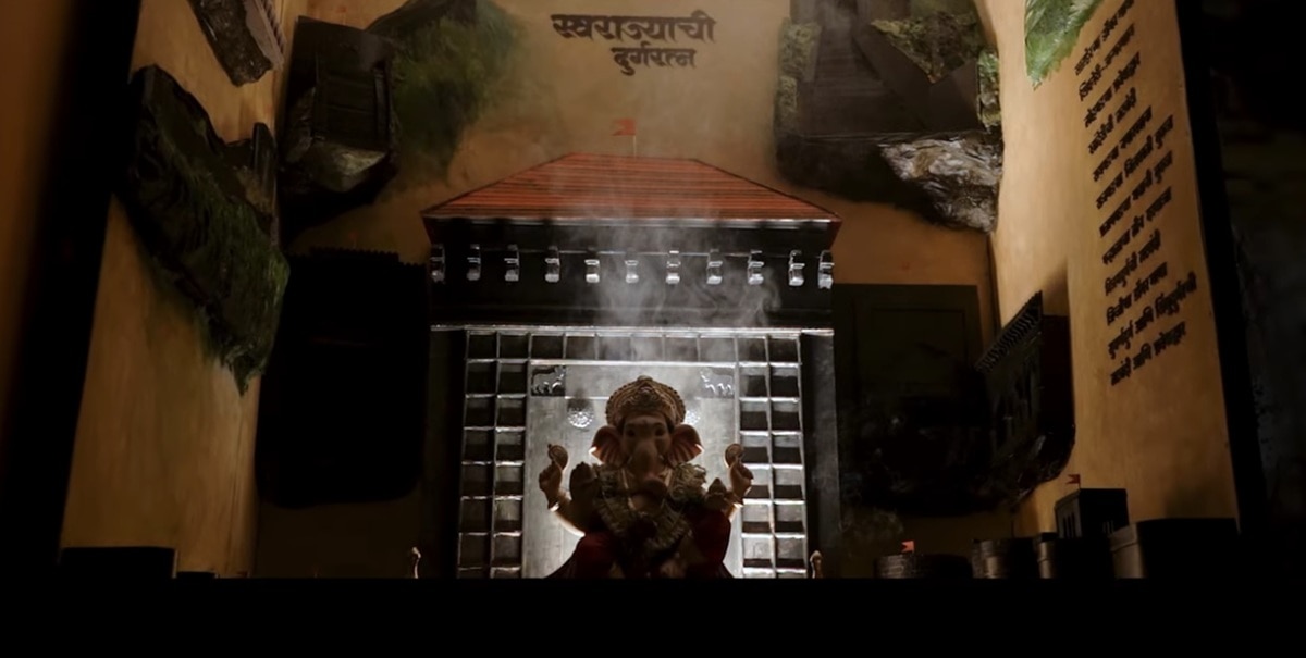 स्वराज्याची दुर्गरत्न! मुंबईतील बडे कुटुंबानं साकारली बाप्पासाठी खास ...