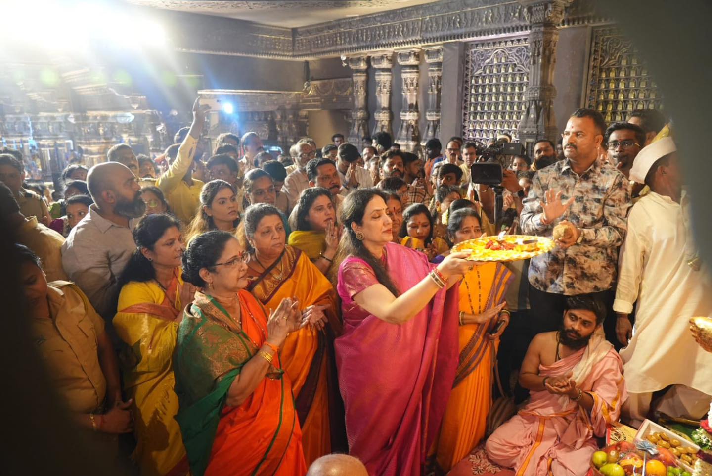 navratri 2025 dcm eknath shinde thane anand dighe tembhi naka devi ...