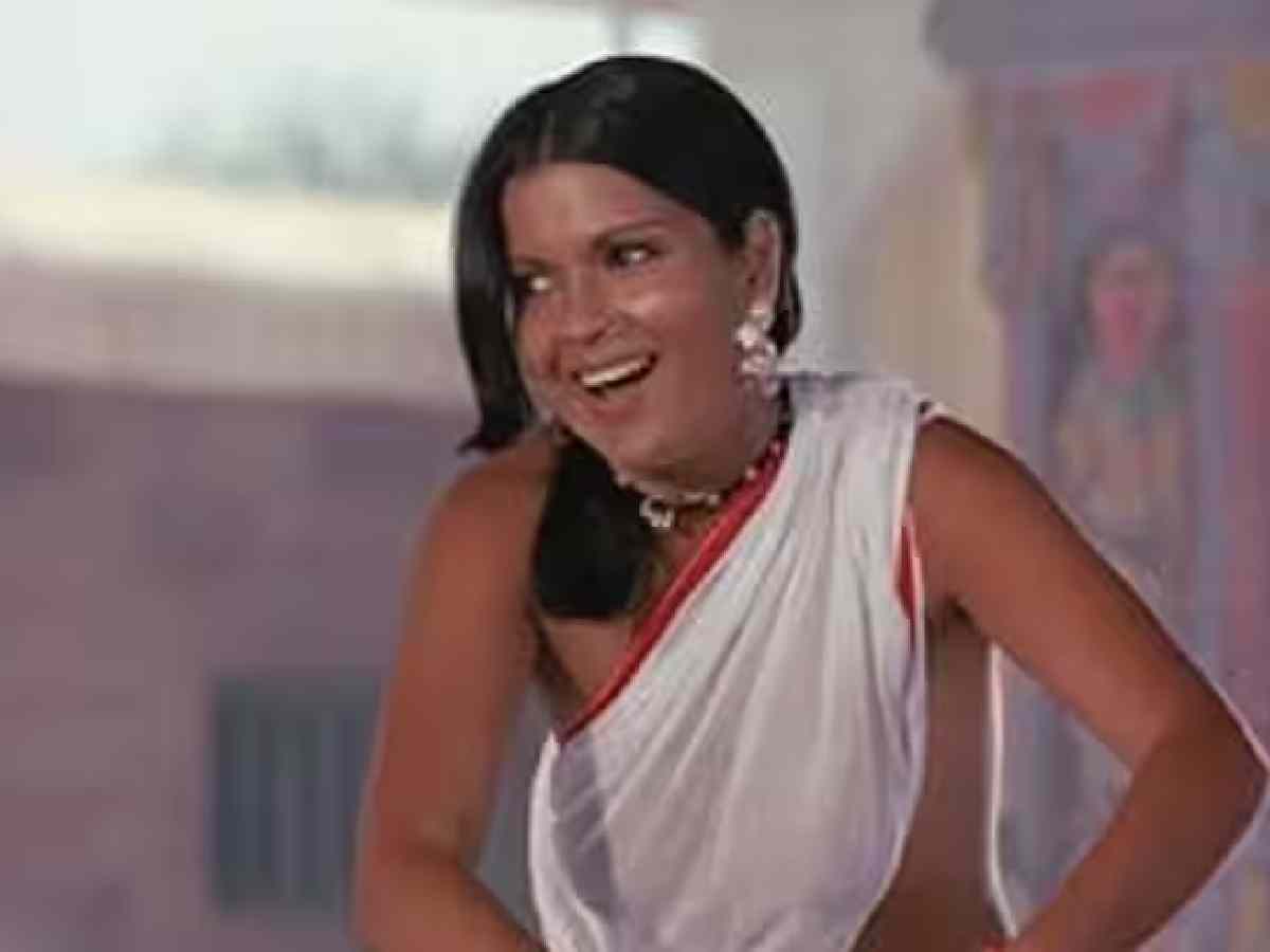 Actress zeenat aman trolled due to her without blouse scene in movie ...